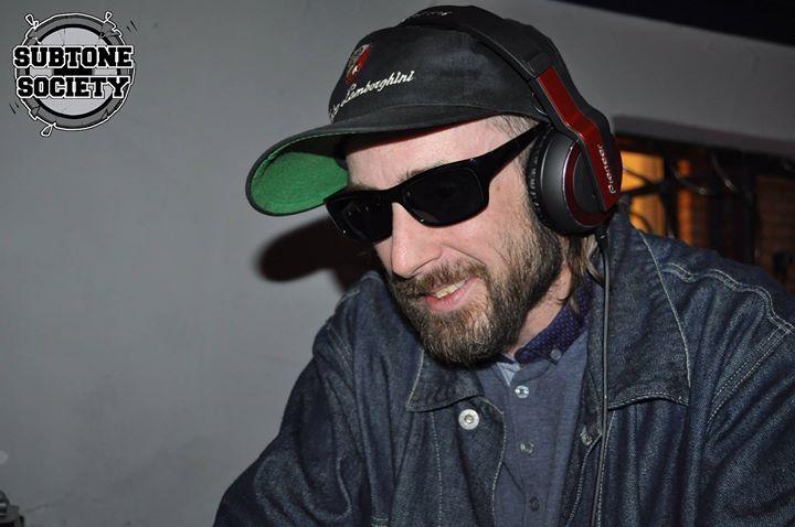 Dj Simon Vinyl Junkie - NumberOneMusic